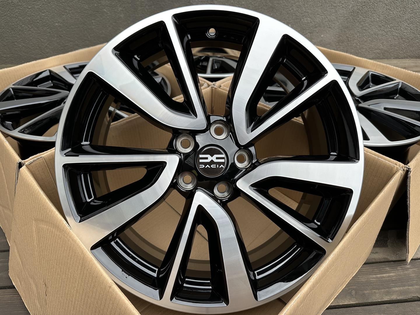 Felgi aluminiowe 19cali Dacia Duster SUV et40 5x114,3 - Oponyfelgialu.pl