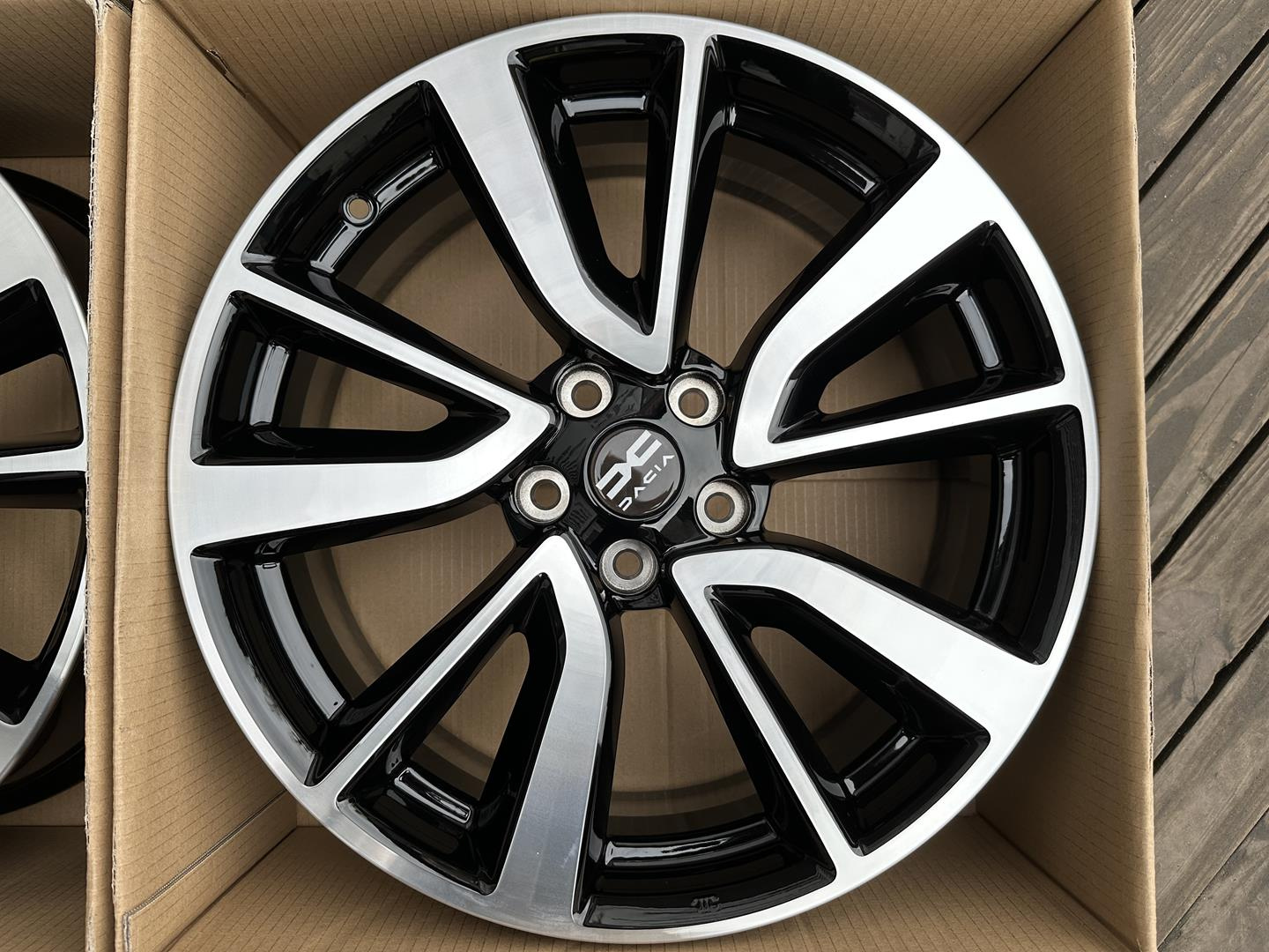 Felgi aluminiowe 19cali Dacia Duster SUV et40 5x114,3 - Oponyfelgialu.pl